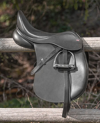 Buy Jumping Saddles, Dressage Saddles and Trekking Saddles | kramer.co.uk